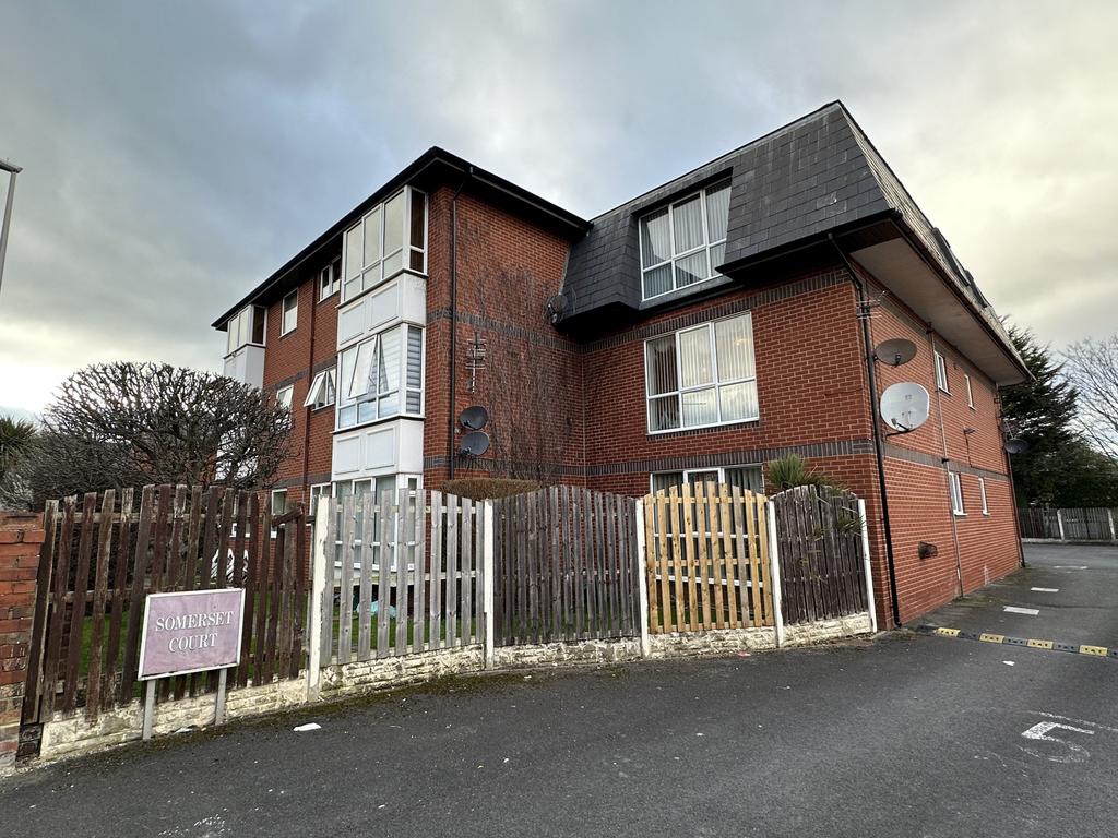 Somerset Court, Blackpool... 2 bed apartment - £750 pcm (£173 pw)