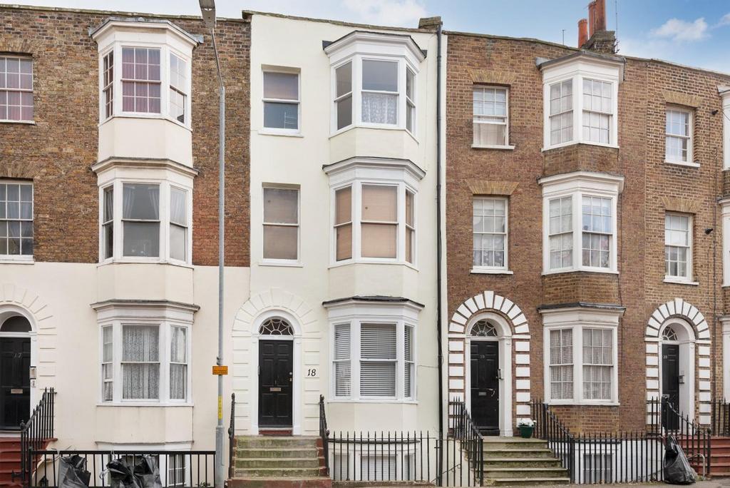 Union Crescent, Margate, CT9 1 bed flat - £153,000