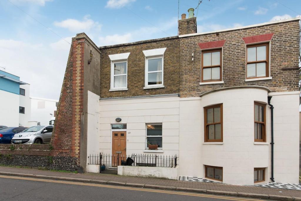 High Street, Ramsgate, CT11 3 bed semi-detached house - £250,000