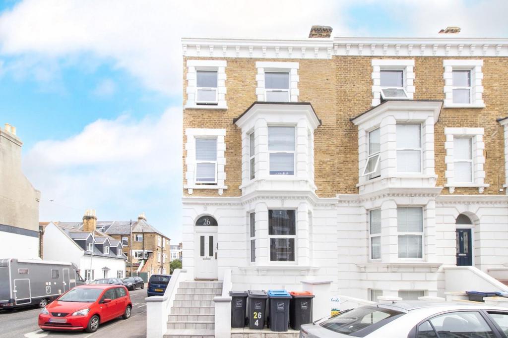 Edgar Road, Cliftonville, CT9 3 bed flat - £295,000