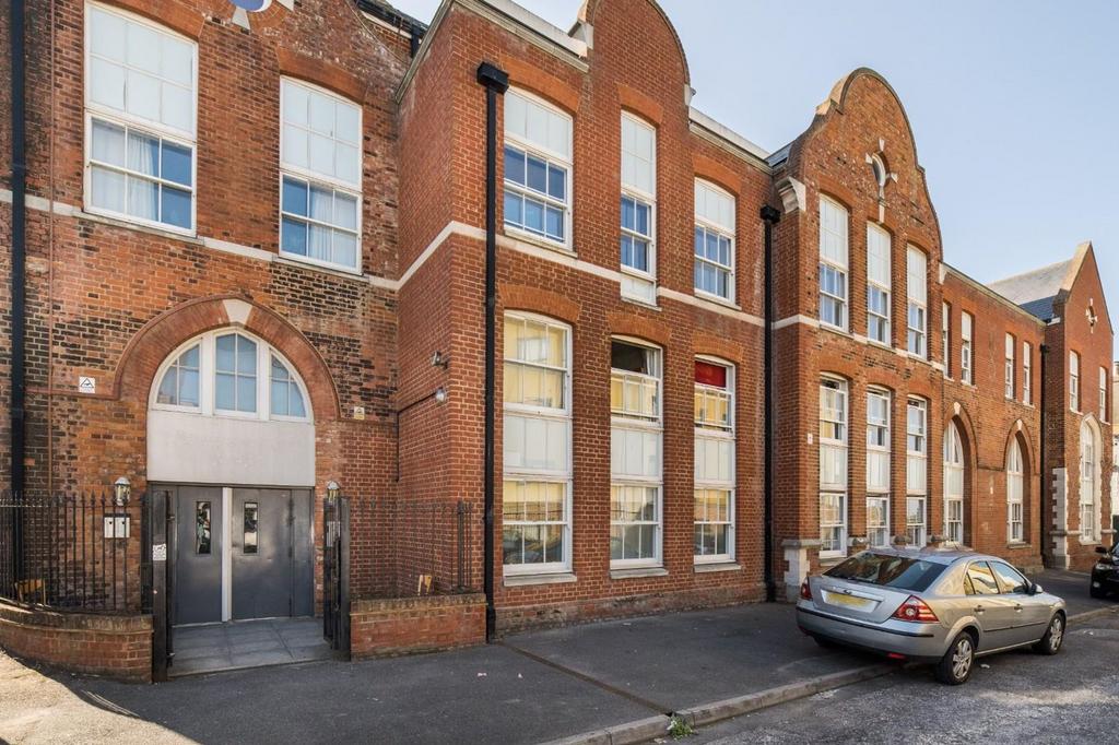 Trinity Square, Margate, CT9 1 bed flat - £125,000