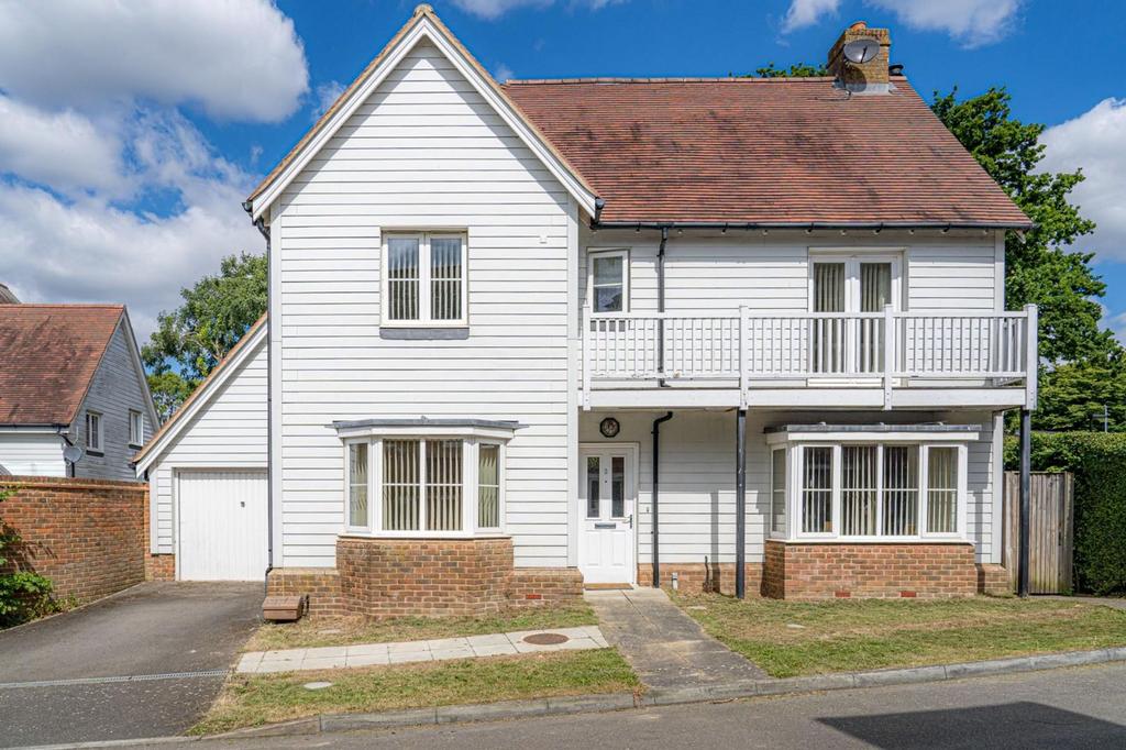 Noel Coward Gardens, Aldington, TN25 5 bed detached house - £500,000