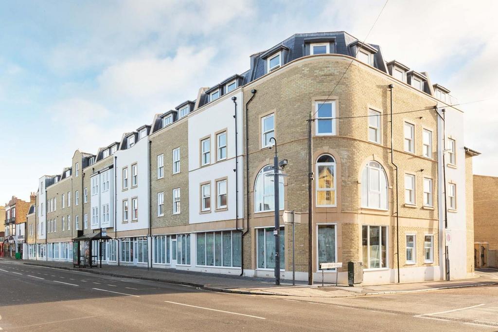 Palmer Court, Richmond Street, CT6 2 bed apartment - £260,000
