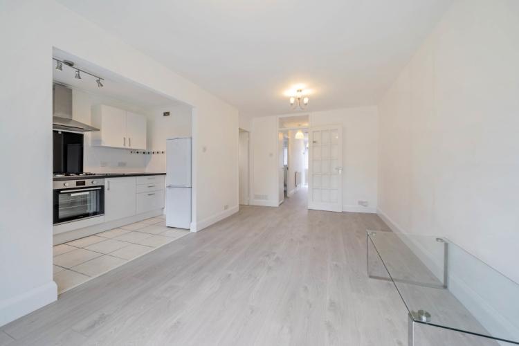 Hanford Close Southfields SW18 1 bed flat - £1,600 pcm (£369 pw)