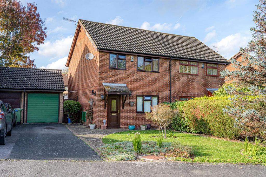 Hazebrouck Road, Faversham, ME13 3 bed semi-detached house for sale - £335,000
