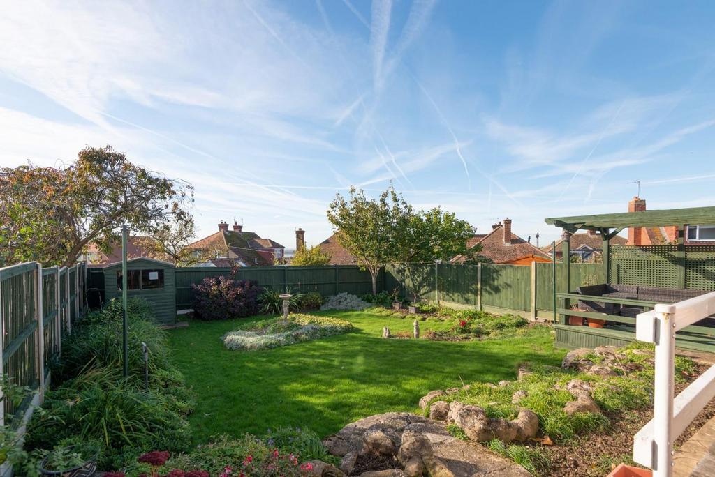 London Road, Ramsgate, CT11 2 bed detached bungalow - £425,000