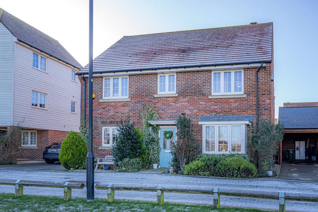 Song Thrush Drive, Finberry, TN25 4 bed detached house - £515,000