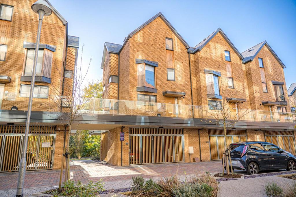 Riverside Walk, Ashford, TN23 3 bed end of terrace house - £475,000
