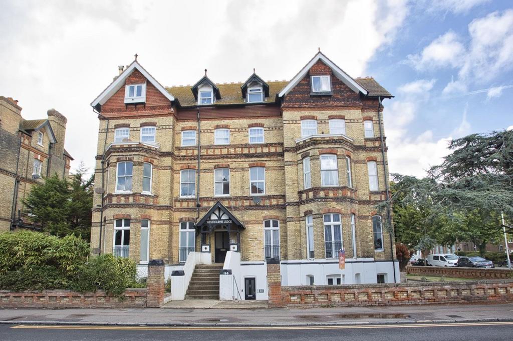 Sandgate Road, Folkestone, CT20 2 bed flat - £220,000