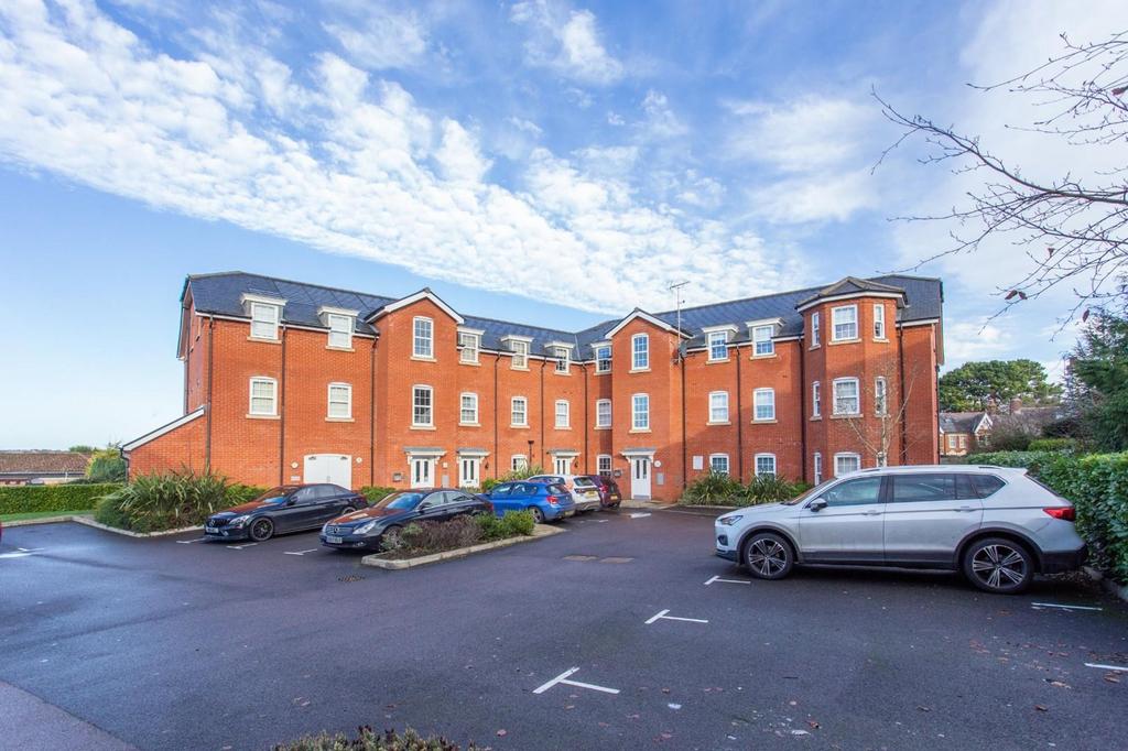 George Roche Road, Canterbury, CT1 2 bed flat - £240,000