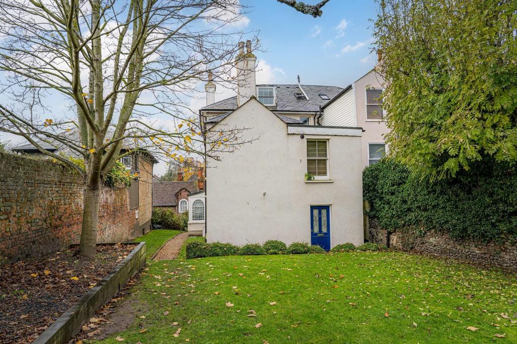 Old Dover Road, Rusthall, CT1 3 bed flat - £280,000
