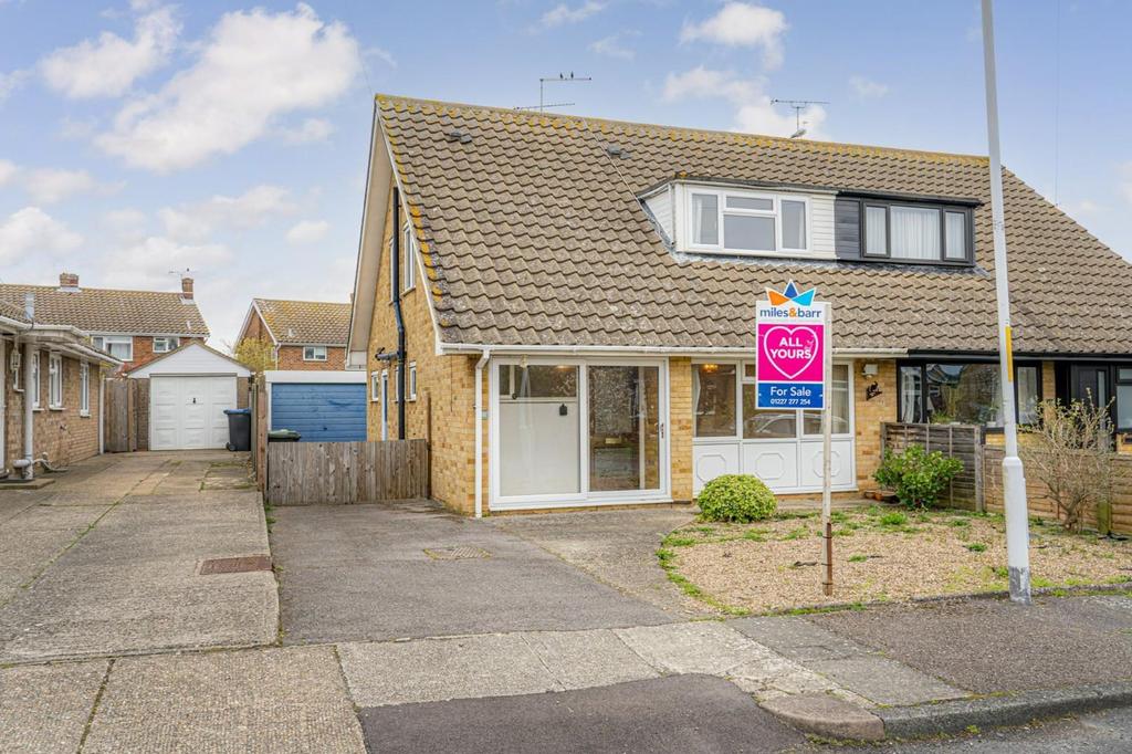 Sherwood Close, Whitstable, CT5 2 bed semi-detached house - £350,000