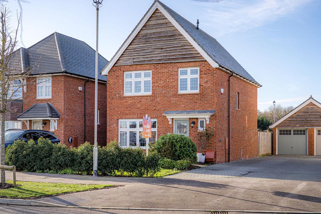 Hoplands Road, Hersden, CT3 3 bed detached house - £380,000
