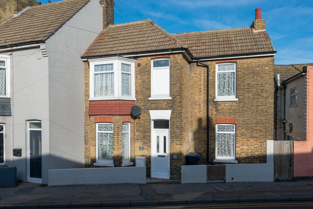 Boundary Road, Ramsgate, CT11 2 bed terraced house - £230,000