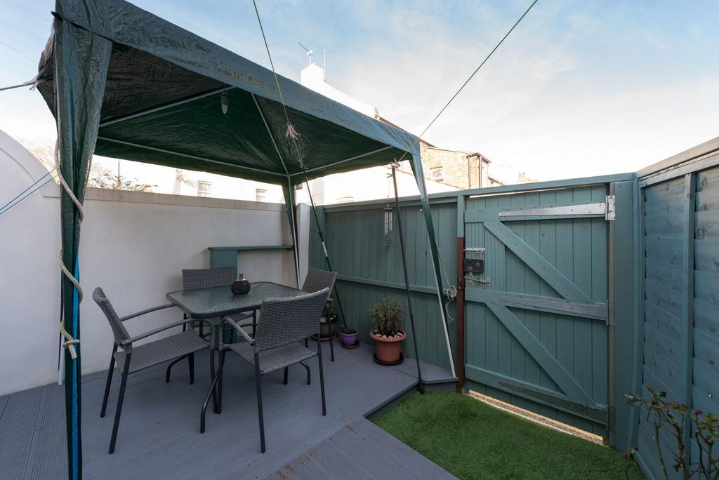 Boundary Road, Ramsgate, CT11 2 bed terraced house - £230,000