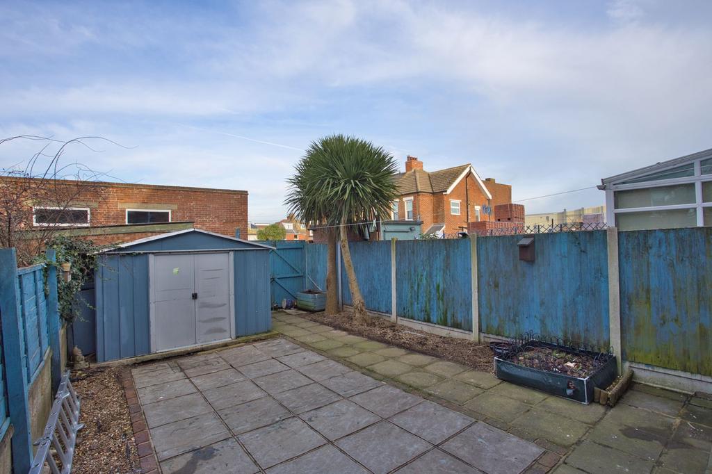 Geraldine Road, Folkestone, CT19 2 bed terraced house - £240,000