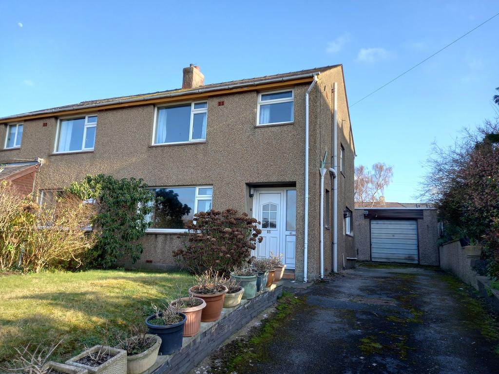 Ffriddoedd Road, Bangor LL57 3 bed semi-detached house - £210,000