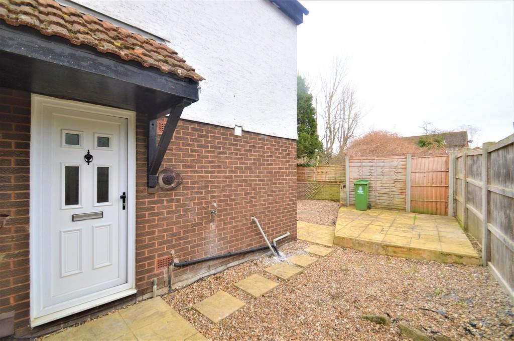 Manordene Road, London, SE28 8EW 2 bed terraced house for sale - £270,000