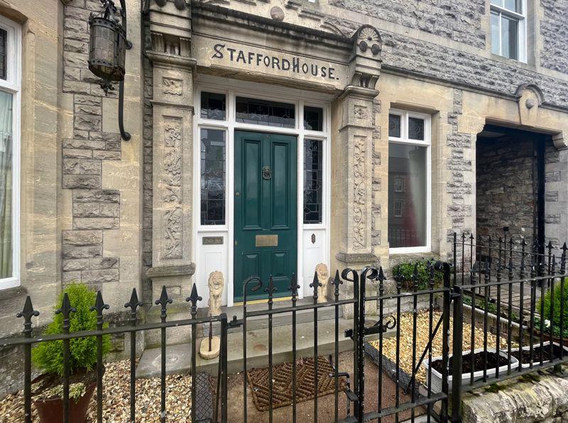 Stafford House, Westgate, Cowbridge... 4 bed house - £3,000 pcm (£692 pw)