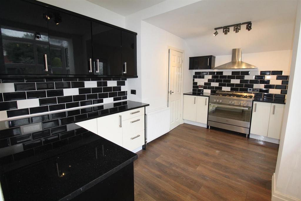 Sefton Lane, Horwich, Bolton 3 bed semi-detached house - £1,100 pcm (£ ...