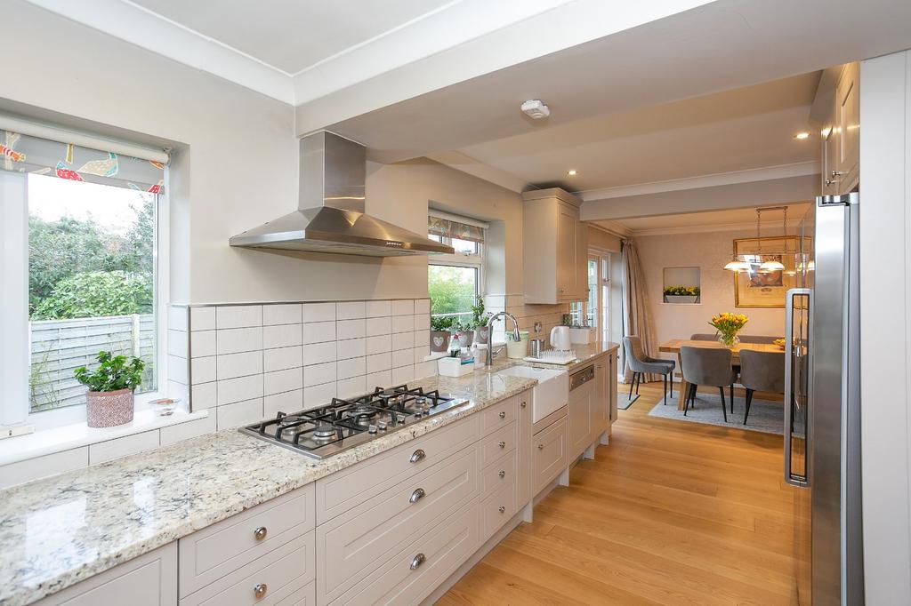 Herkomer Road, Bushey, Hertfordshire... 5 bed detached house - £1,000,000