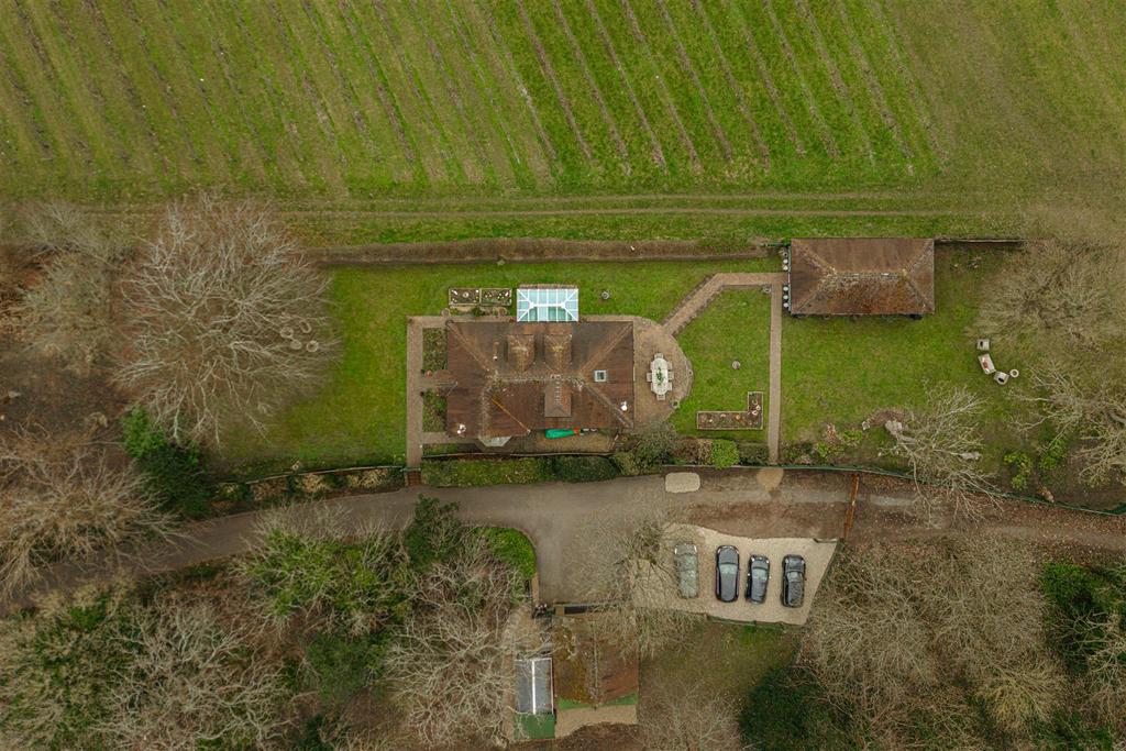 Denbies Drive, Dorking 3 bed detached house - £1,250,000