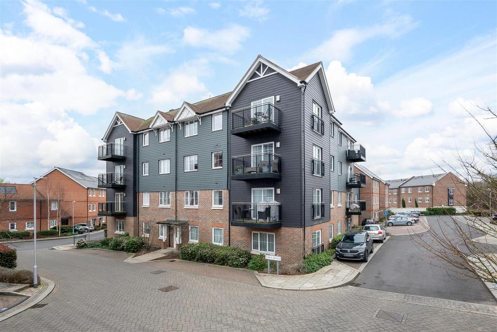 Eden Road, Dunton Green, Sevenoaks 2 bed apartment - £350,000