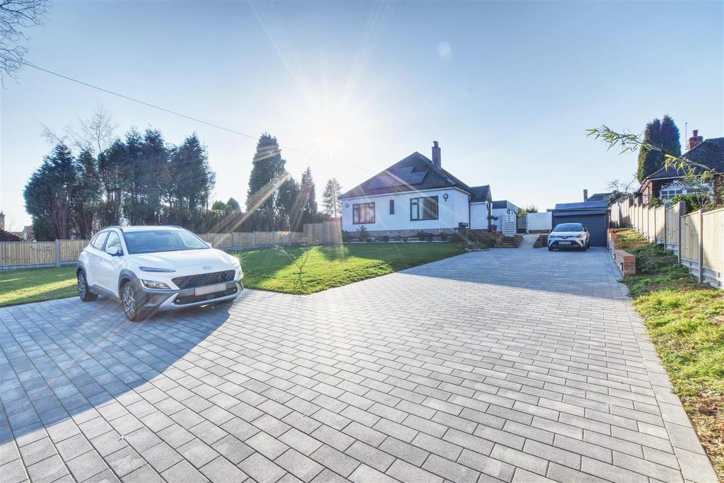 The Highlands, Bexhill-On-Sea 4 bed detached bungalow - £750,000