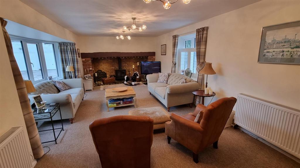 Bell Green Lane, Headley Heath 5 bed detached house - £900,000