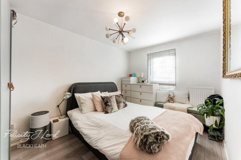 Burrage Road, London 2 bed apartment for sale - £250,000