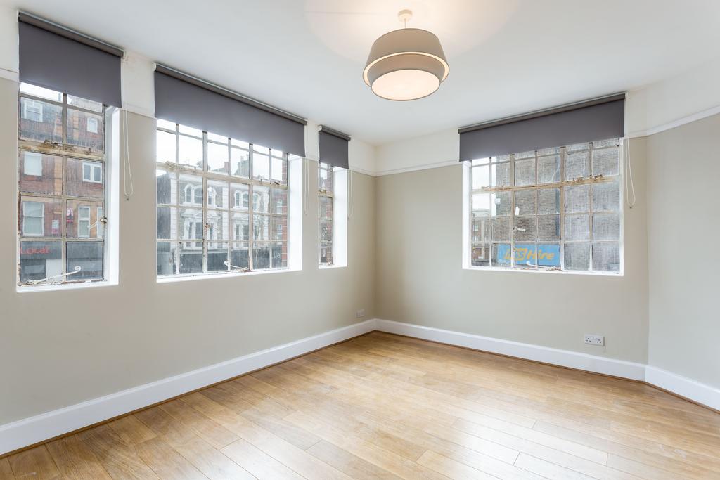 Westcroft Square, Hammersmith, London, W6 2 bed flat - £2,297 pcm (£530 pw)