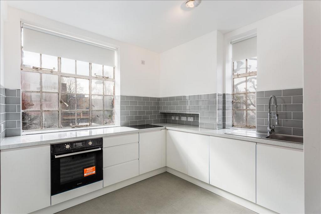 Westcroft Square, Hammersmith... 2 bed flat to rent - £2,396 pcm (£553 pw)