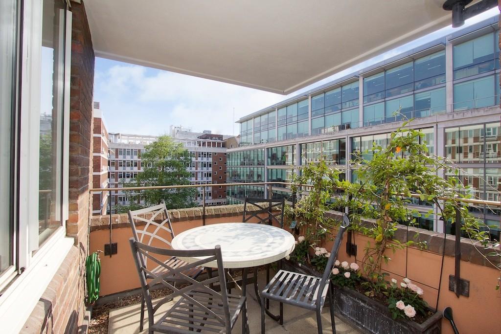 Ebury Street, Belgravia, London, SW1W 2 bed flat - £8,450 pcm (£1,950 pw)