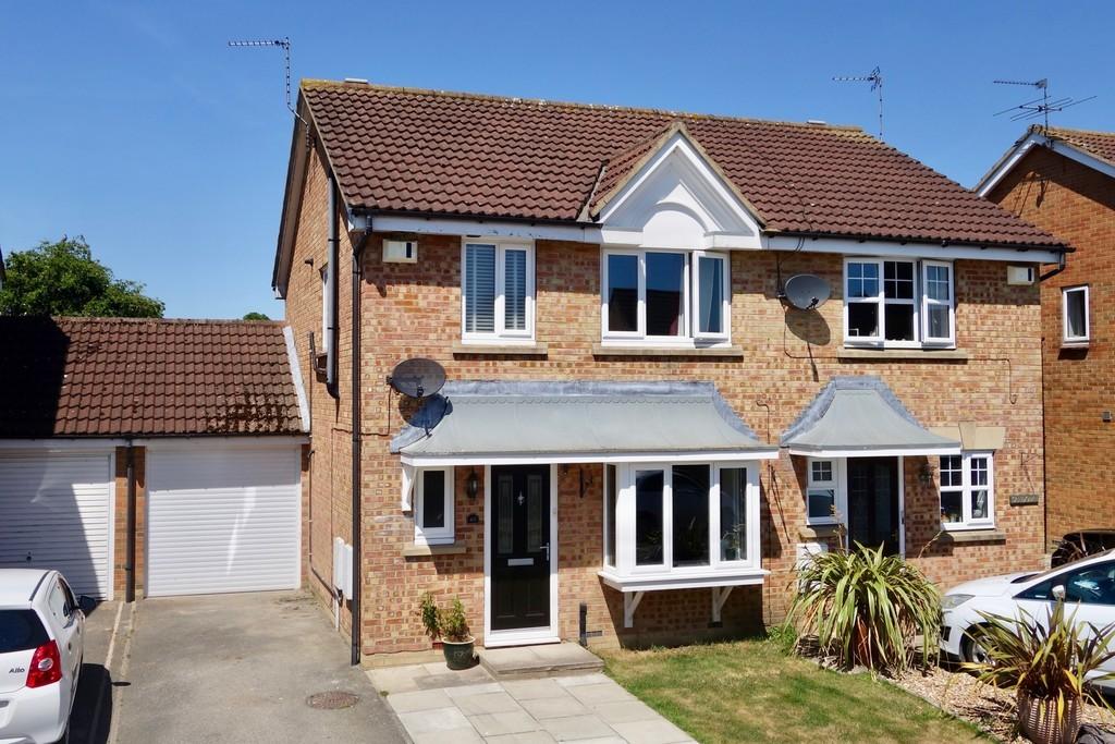 Browning Road, Pocklington 3 bed semi-detached house - £825 pcm (£190 pw)