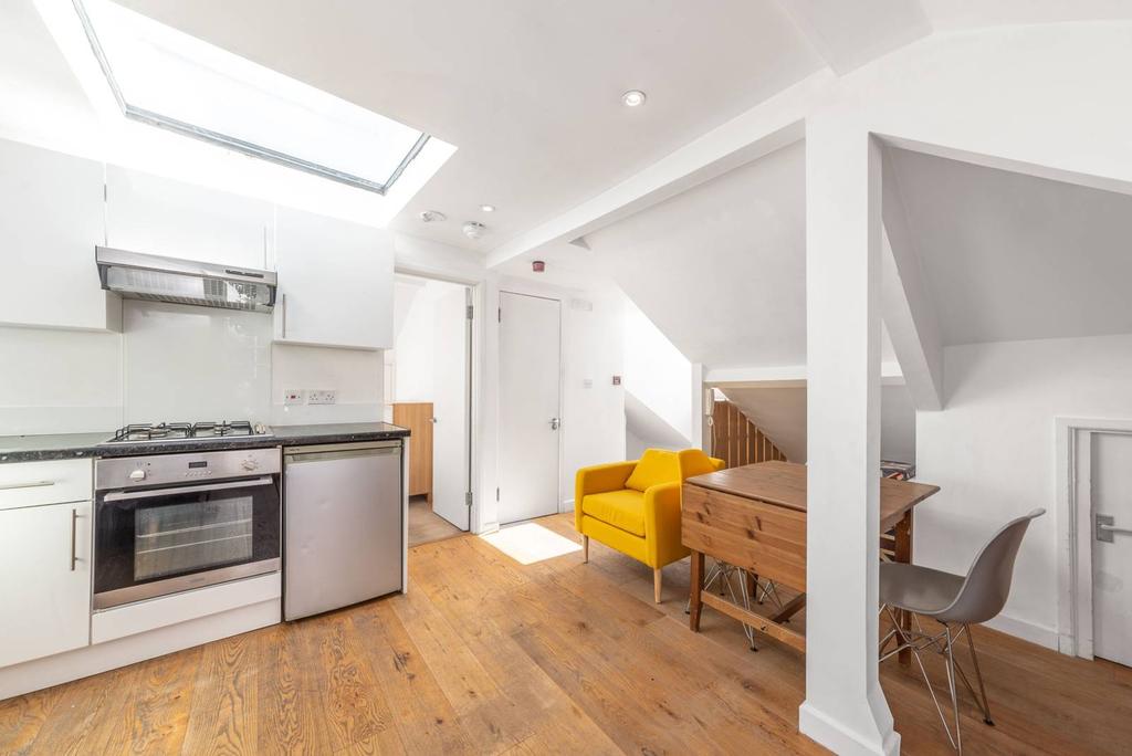 Highgate West Hill, Camden, London, N6 1 bed flat - £2,124 pcm (£490 pw)