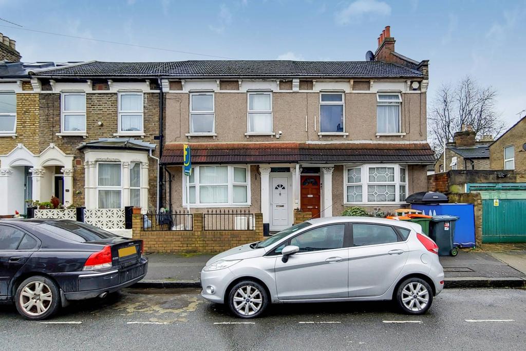 Morton Road, Stratford, London, E15 1 bed flat - £1,700 pcm (£392 pw)