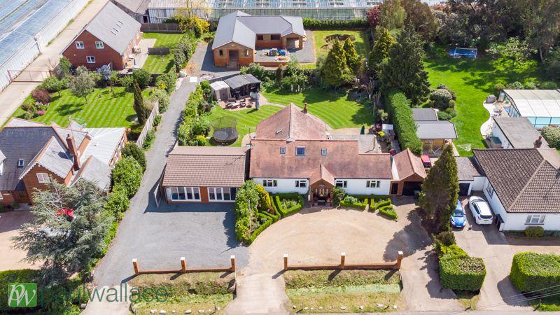 Netherhall Road, Roydon 5 bed detached house - £849,995