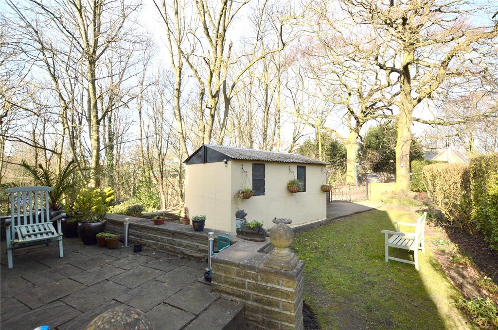 Ravenscliffe Road, Calverley, Pudsey, West Yorkshire 2 bed end of ...