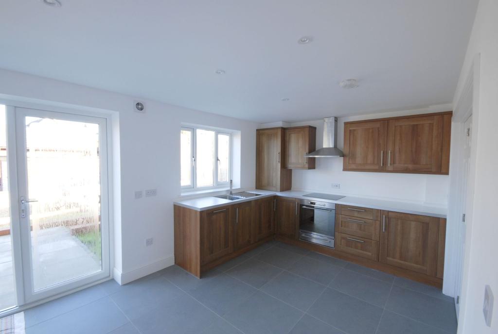 Buckingham Road, Bletchley, MK3 4 bed townhouse - £1,695 pcm (£391 pw)