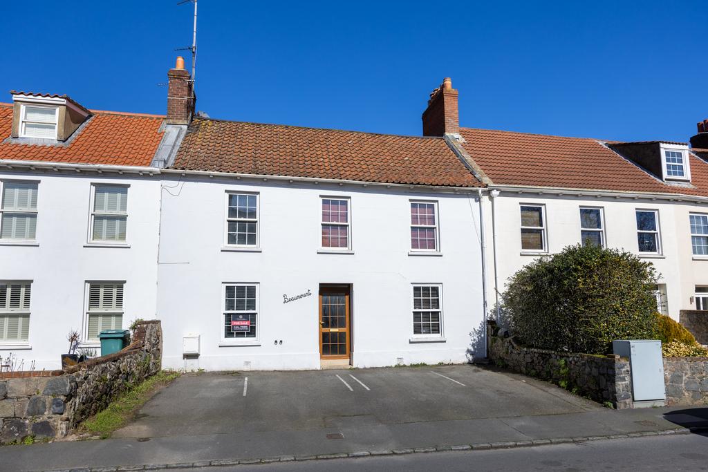 Beaumont, St. Peter Port, Guernsey 2 bed ground floor flat - £535,000