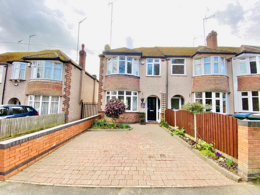 Abbey Road, Coventry, CV3 3 bed end of terrace house - £250,000