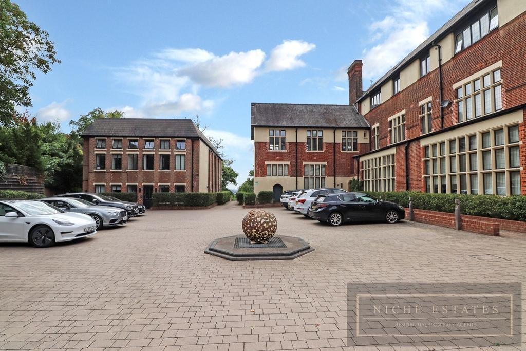 The Ridgeway, London, NW7 3 bed apartment - £4,500 pcm (£1,038 pw)