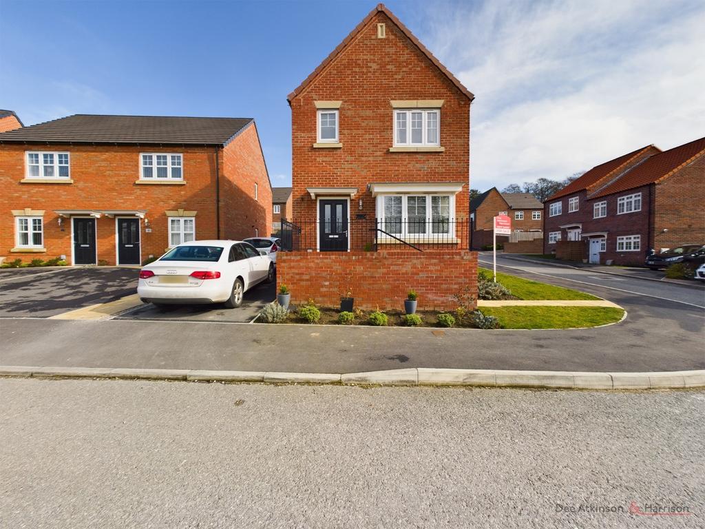 Clarke Drive, Driffield, YO25 5BW 3 bed detached house - £220,000