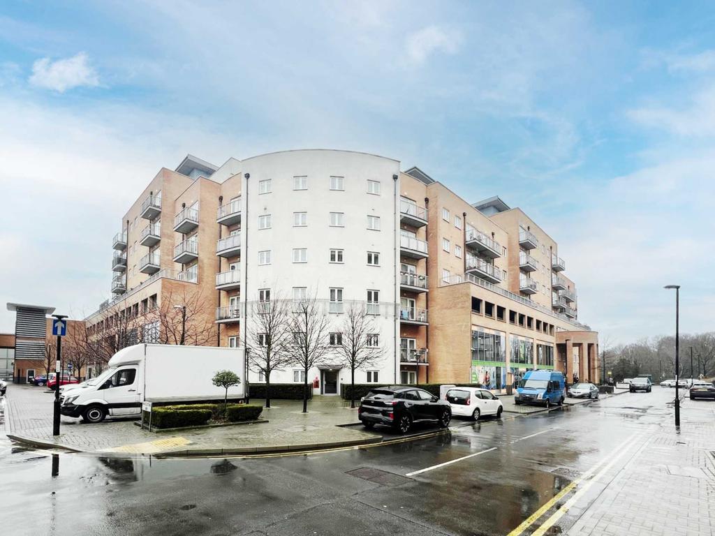 Peebles Court, 21 Whitestone Way 1 bed flat - £1,350 pcm (£312 pw)