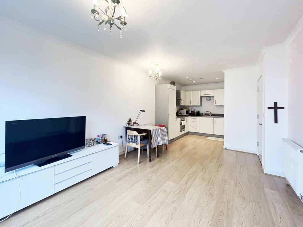 Peebles Court, 21 Whitestone Way 1 bed flat - £1,350 pcm (£312 pw)