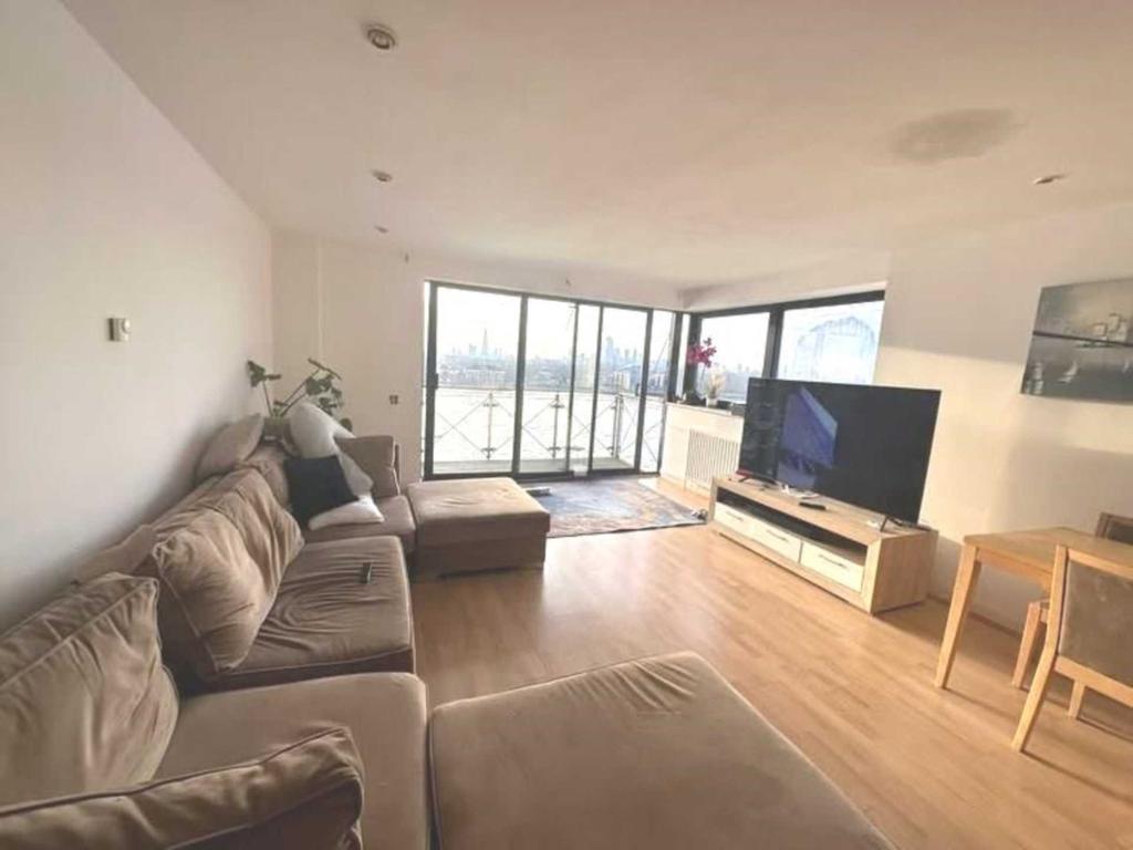 Ocean Wharf, Canary Wharf 2 bed flat - £3,400 pcm (£785 pw)