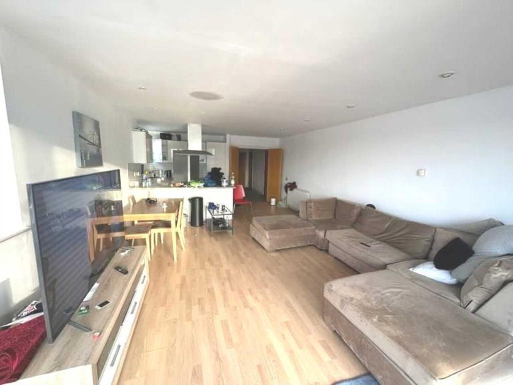 Ocean Wharf, Canary Wharf 2 bed flat - £3,400 pcm (£785 pw)