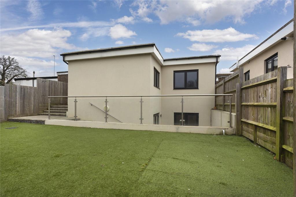 Carden Avenue, Patcham, Brighton... 3 bed detached house - £1,600 pcm ...