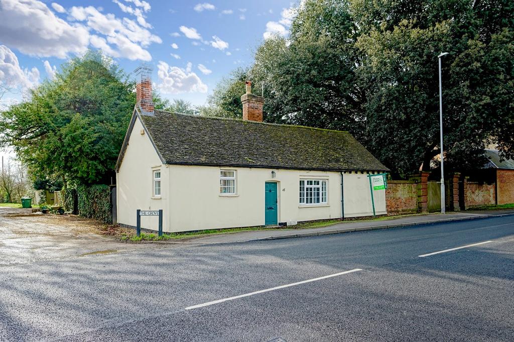 45 Main Street, Hartford, Huntingdon... 2 bed detached bungalow - £300,000