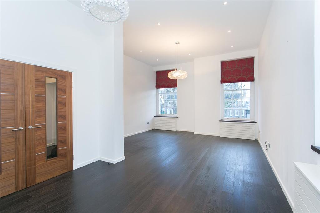 Hamilton Terrace, St Johns Wood NW8 2 bed apartment - £3,250 pcm (£750 pw)